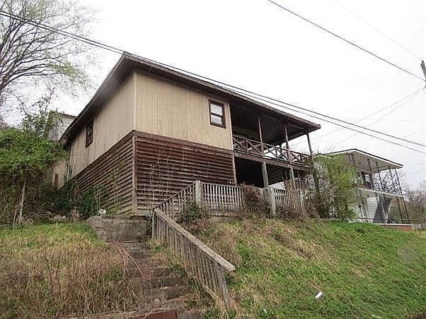 125 Combs St Hazard KY | Zillow