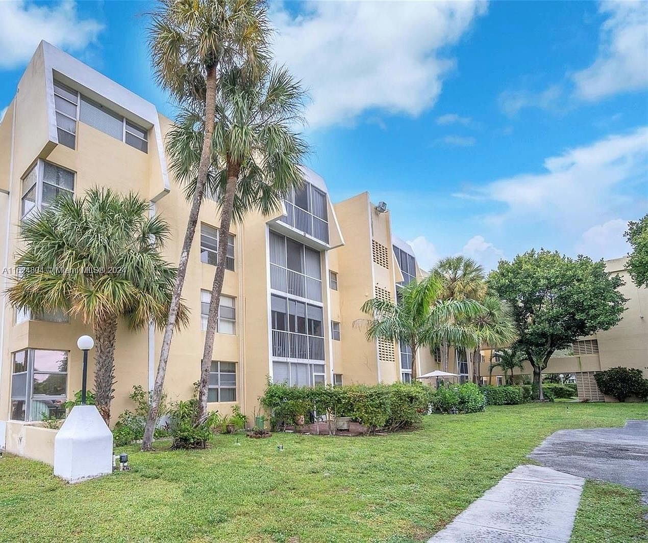 950 NE 199th St #2A, Miami, FL 33179 | MLS #A11624804 | Zillow