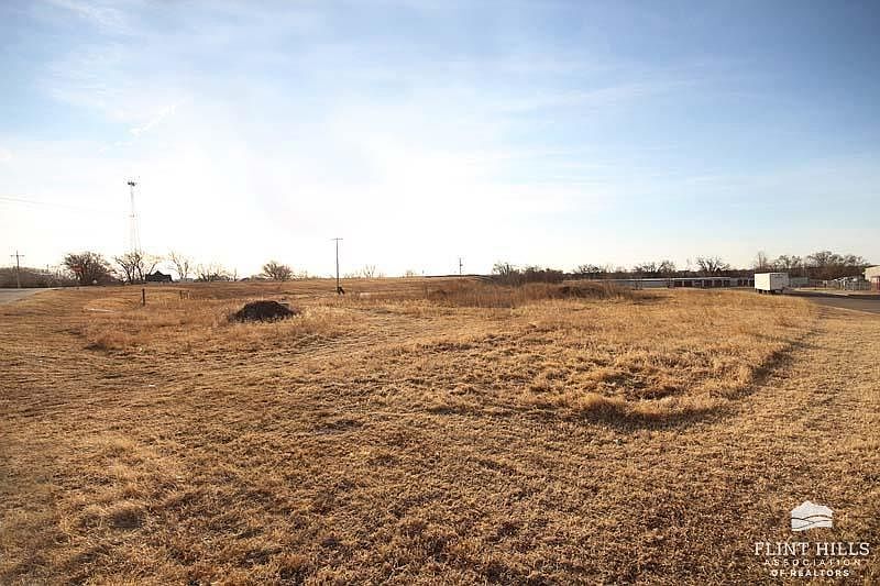 2701 Gateway Ct, Junction City, KS 66441 | Zillow