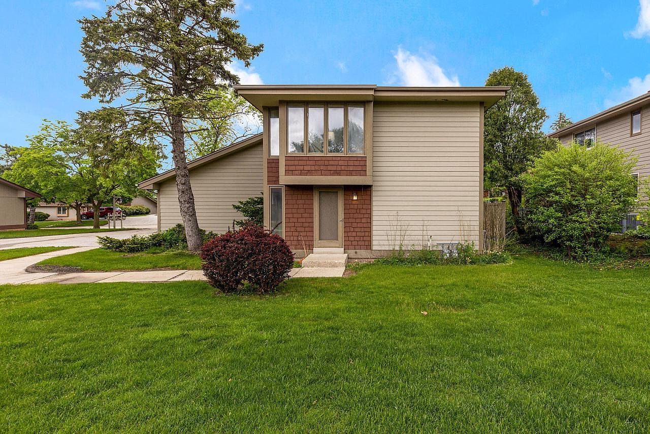 5047 South Stonehedge DRIVE, Milwaukee, WI 53220 | Zillow
