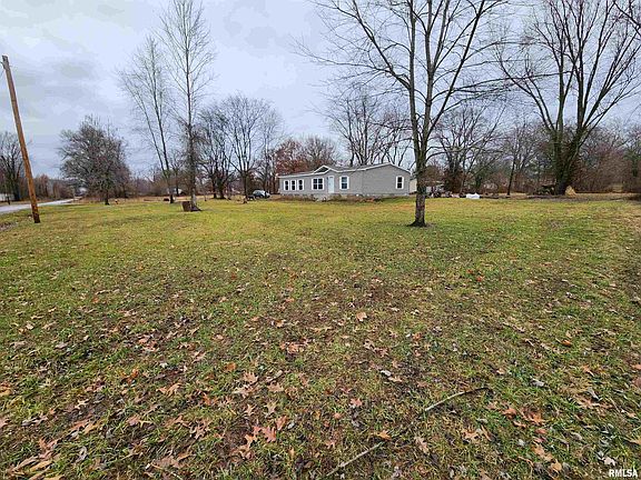 303 S 4th St, Broughton, IL 62817 | MLS #EB447378 | Zillow