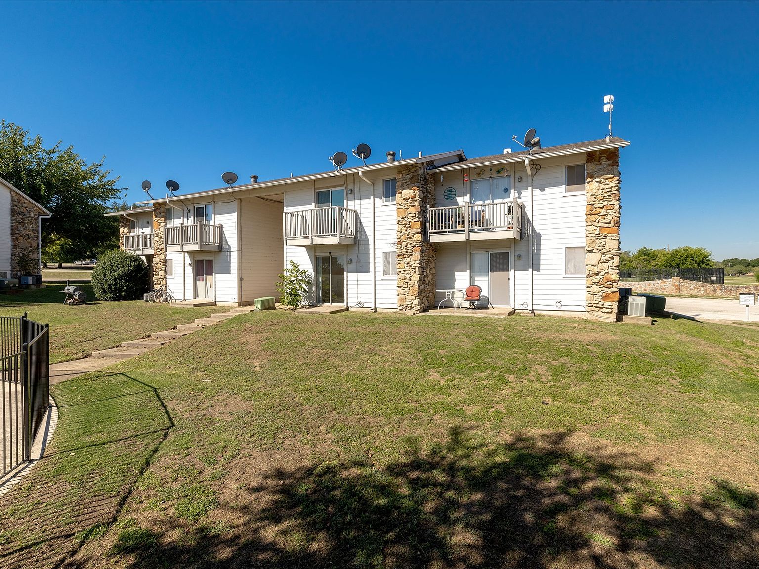 104 Harbor Dr UNIT 111, Runaway Bay, TX 76426 | MLS #20723445 | Zillow