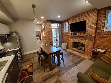 Redstone House, LLC - 1509 E Superior St Duluth MN (2 units available ...