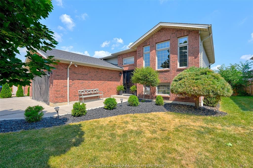 888 Southwood Dr, Lakeshore, ON N8L 1G2 | MLS #25017905 | Zillow