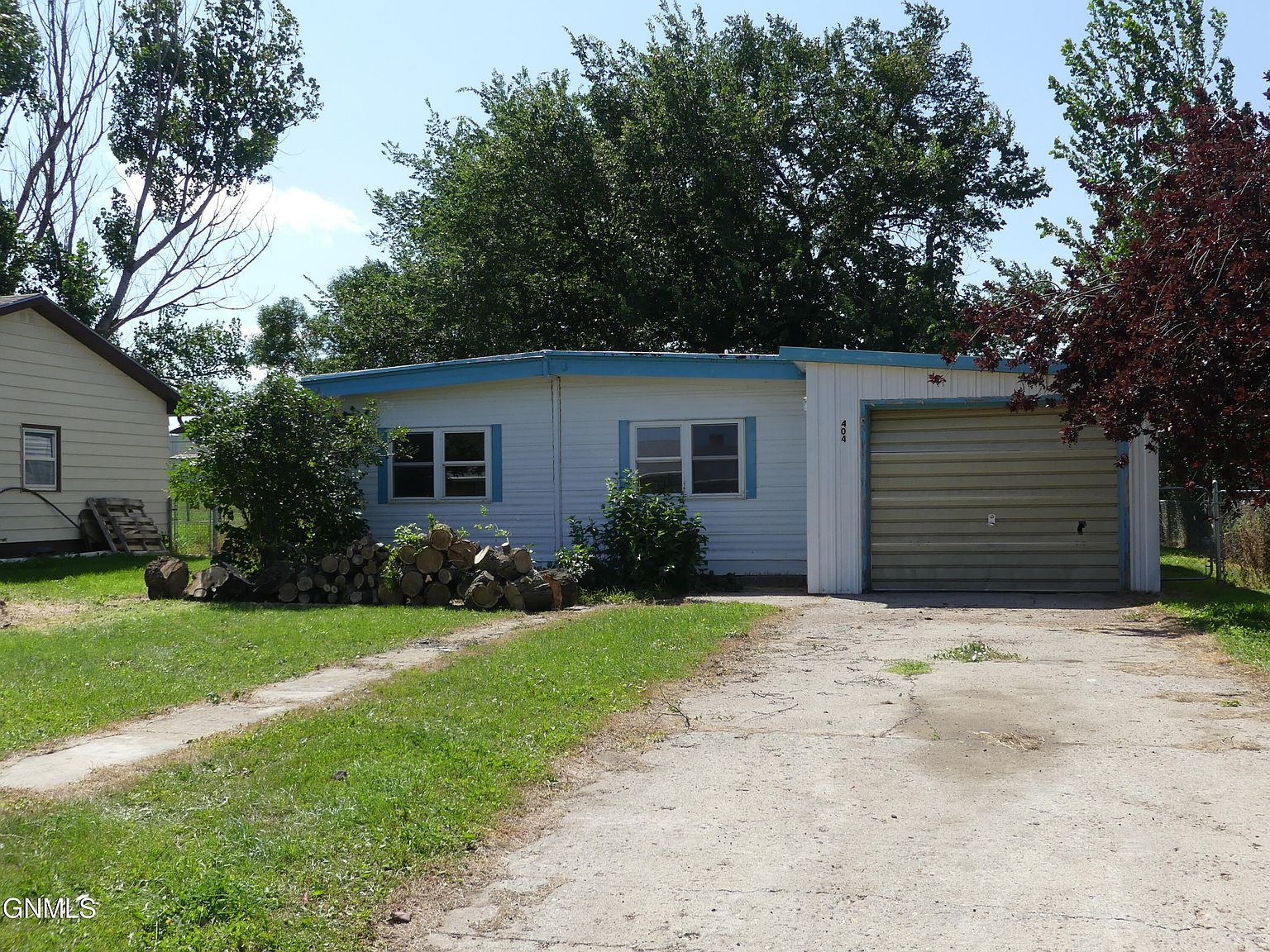404 2nd Ave SE, Bowman, ND 58623 | Zillow