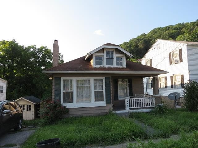 240 Eversole St, Hazard, KY 41701 | Zillow