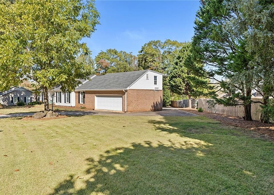 4588 Coach Hill Dr, Greenville, SC 29615 | Zillow