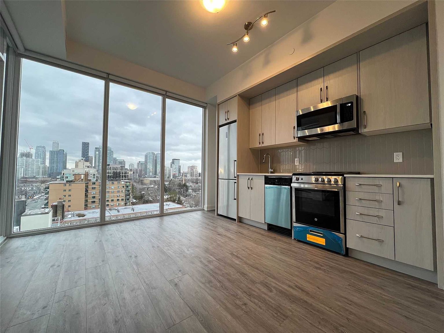 1 Cardiff Rd #1105, Markham, ON L3R 7G2 | Zillow