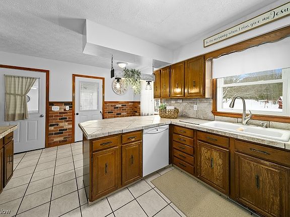 4988 Us Route 422, Southington, OH 44470 | Zillow