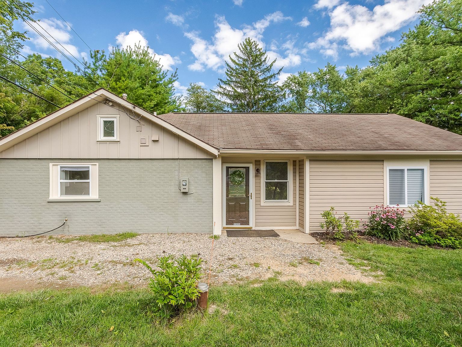 11171 Sugden Lake Rd, White Lake, MI 48386 | Zillow