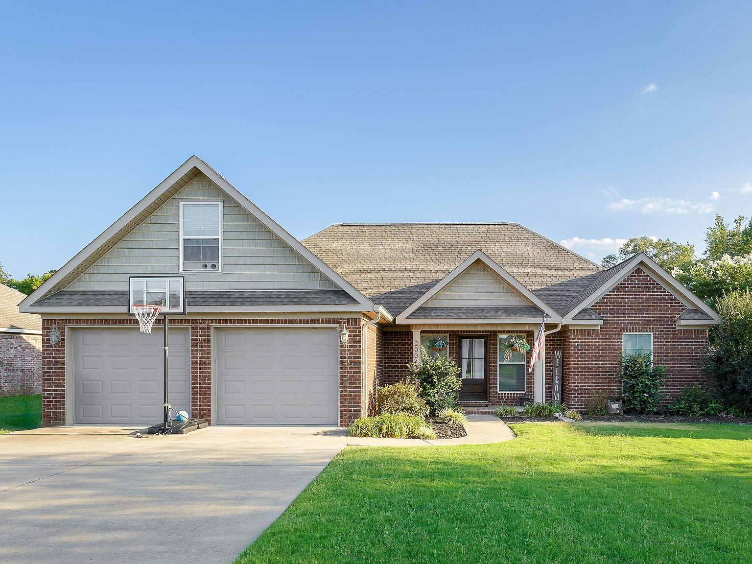 2004 Pleasant Dr, Muscle Shoals, AL 35661 | Zillow