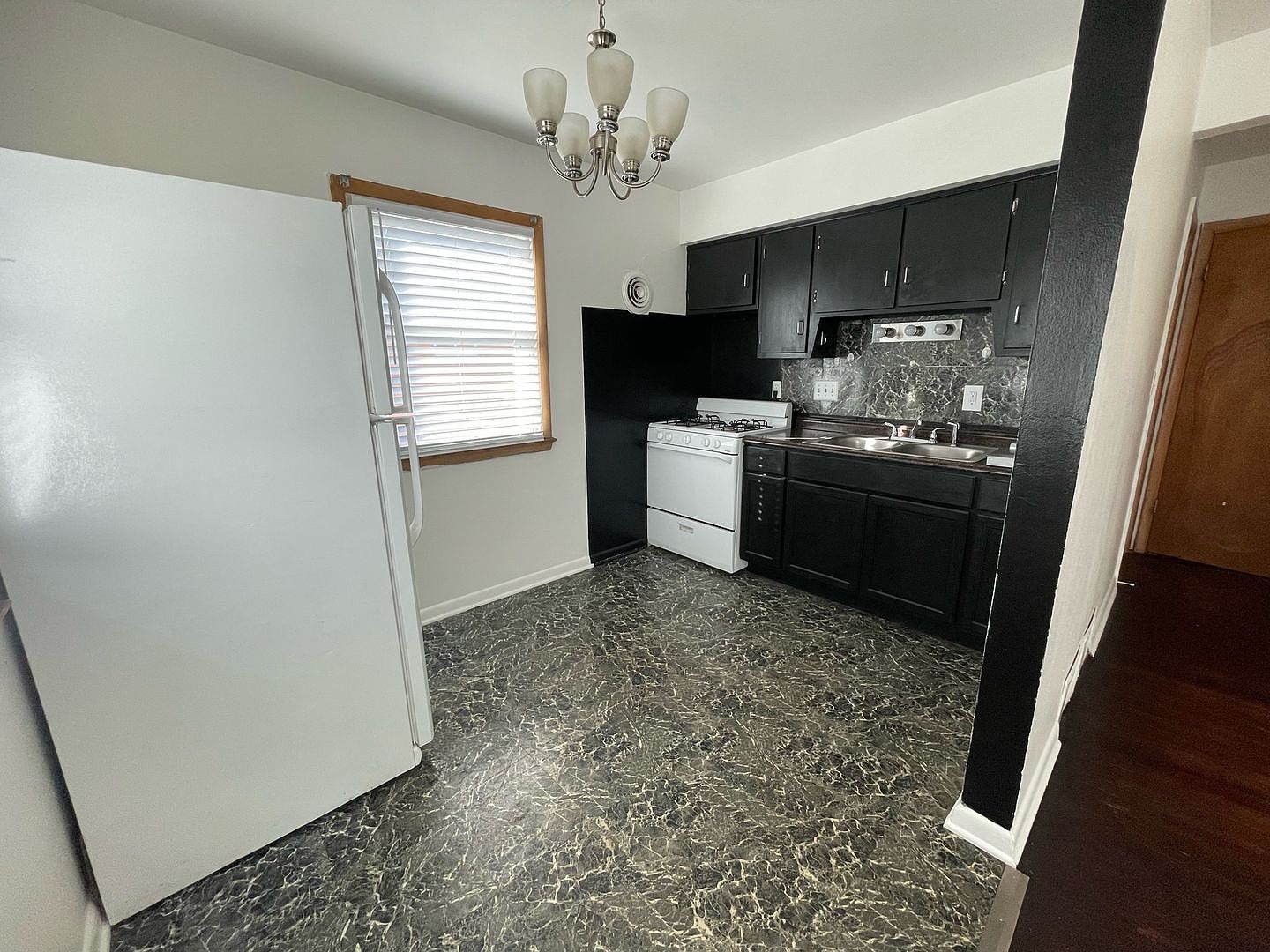 8125 W Hampton Ave APT 4, Milwaukee, WI 53218 | Zillow