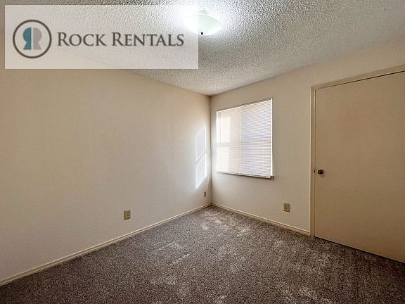 1710 E 24th Ave APT 2 br / 1.5 ba, $749, Hutchinson, KS 67502 | Zillow