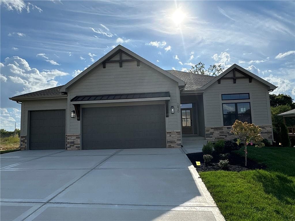 1820 Homestead Dr, Liberty, MO 64068 | Zillow