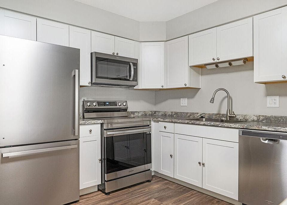 Elizabeth Lake Estates - 5278 Rosamond Ln Waterford MI | Zillow