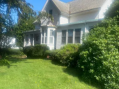 933 Main St Warren RI | Zillow
