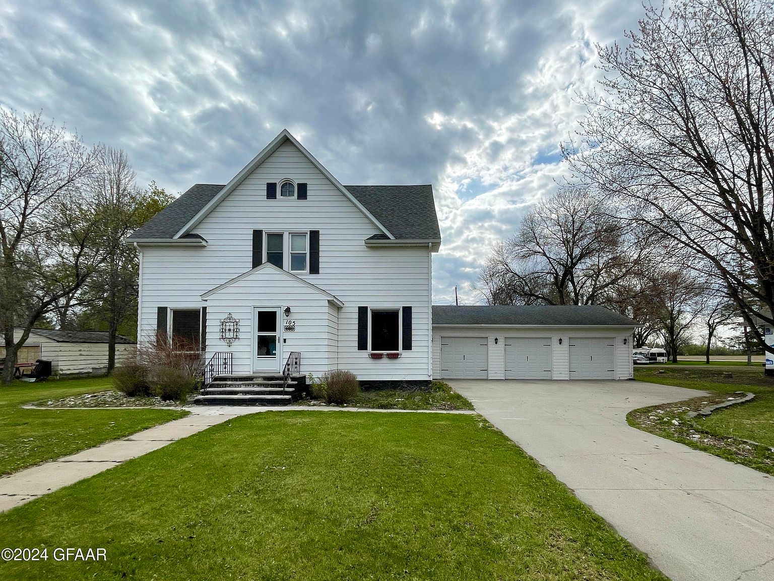 105 2nd St, Shelly, MN 56581 | Zillow