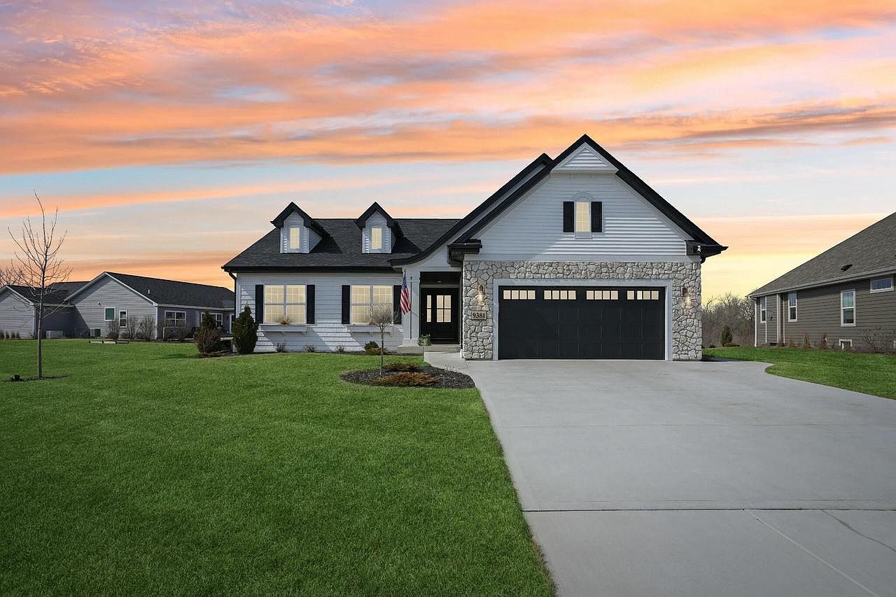9381 South Arbor Creek DRIVE, Oak Creek, WI 53154 | Zillow