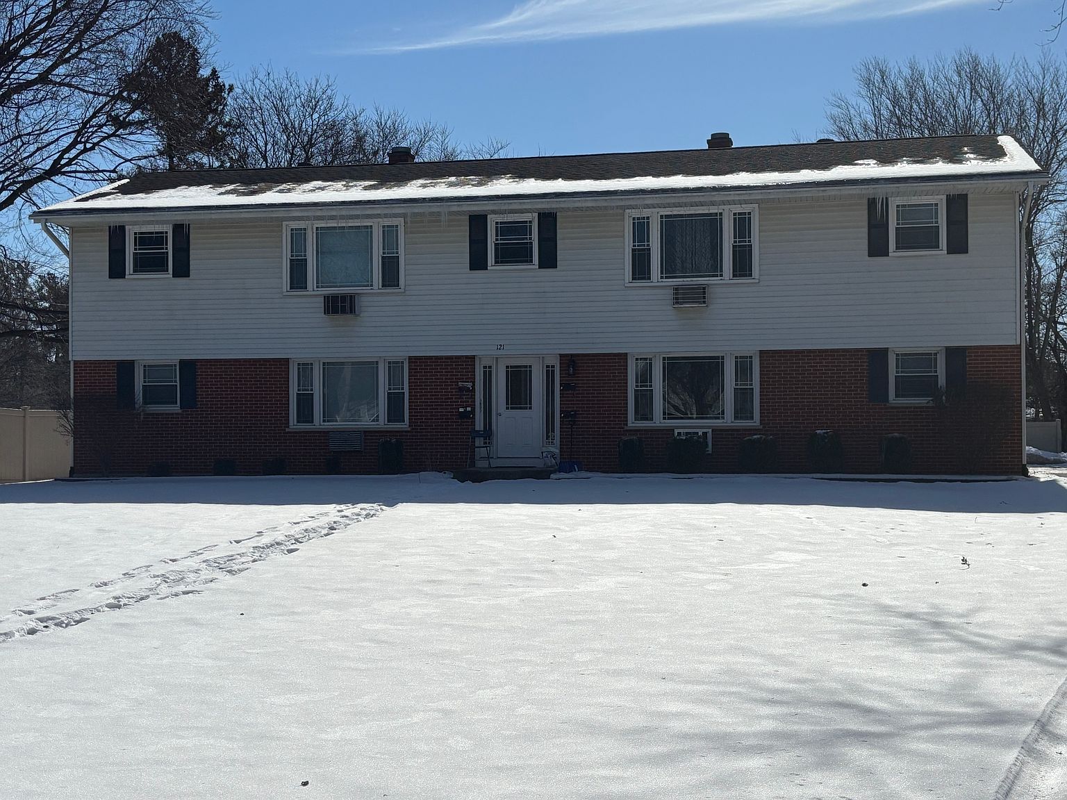 121 Caroline Ct APT D, Geneva, IL 60134 | Zillow