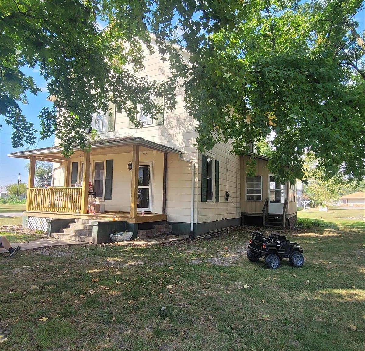 123 W 4th St, Cutler, IL 62238 | Zillow