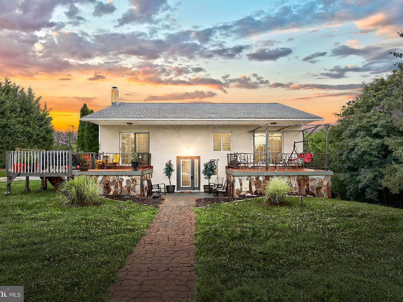 11 N School House Rd, Thomasville, PA 17364 | Zillow