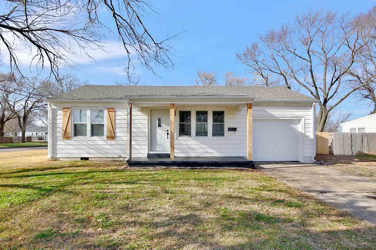 1601 Robbins St, Augusta, KS 67010 | Zillow