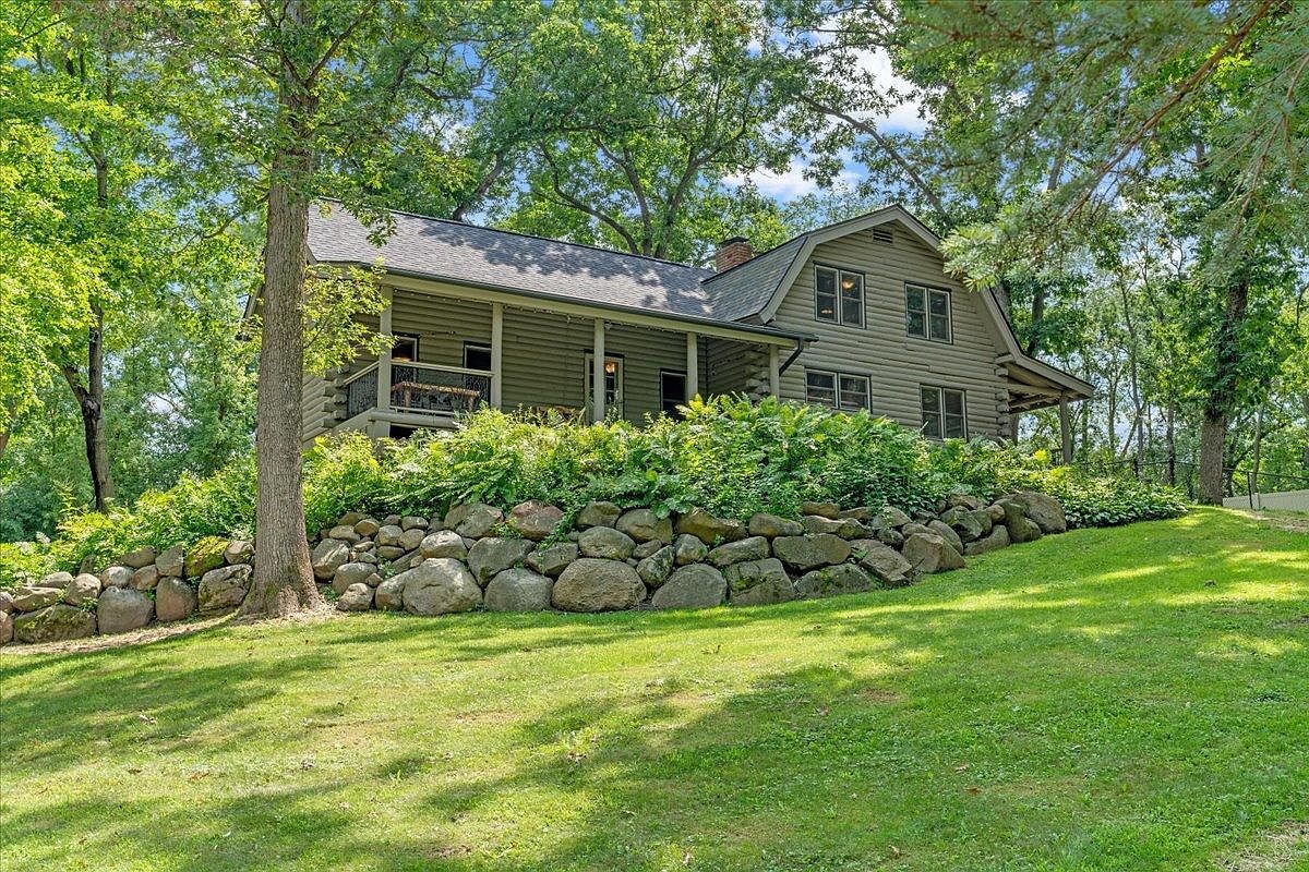 136 County Rd E, Houlton, WI 54082 | Zillow