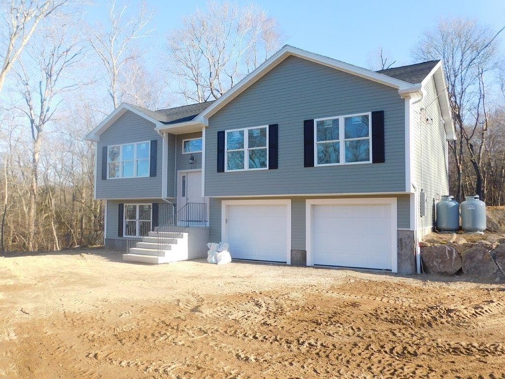 696 Main St, Hope Valley, RI 02832 | Zillow