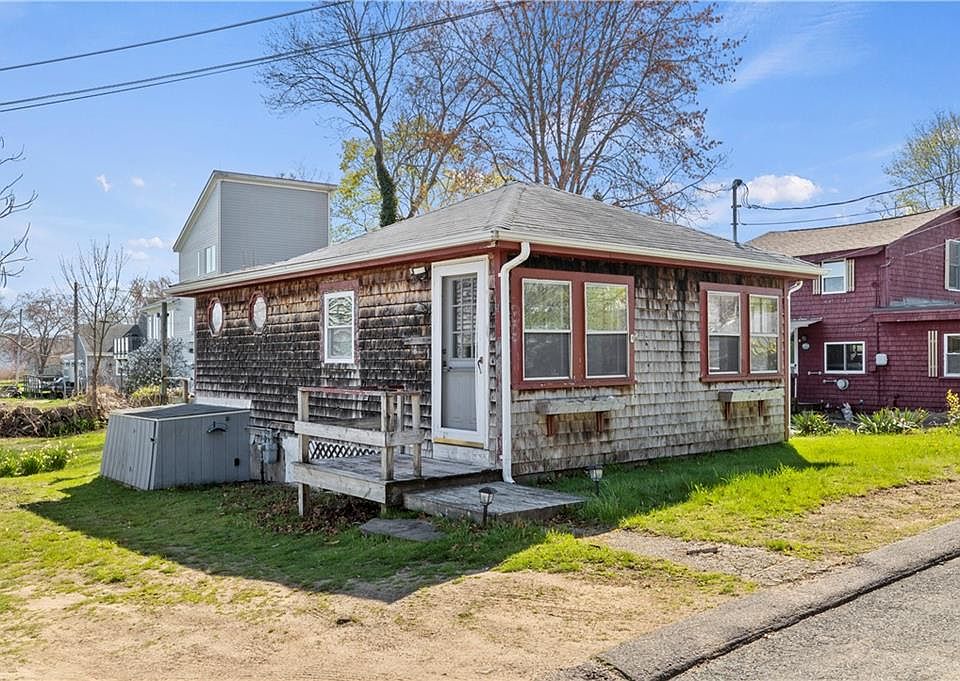 39 Edwards Ave, South Kingstown, RI 02879 | MLS #1334403 | Zillow