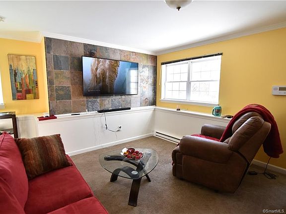 92 Hamden Ave APT 1, Waterbury, CT 06704 | Zillow