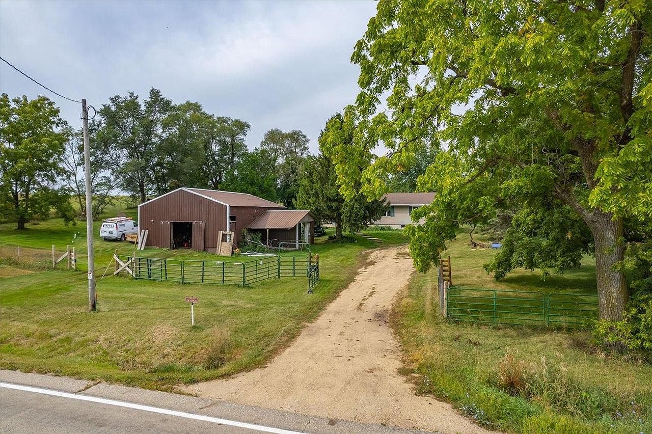W1054 Highway 92, Brooklyn, WI 53521 | Zillow