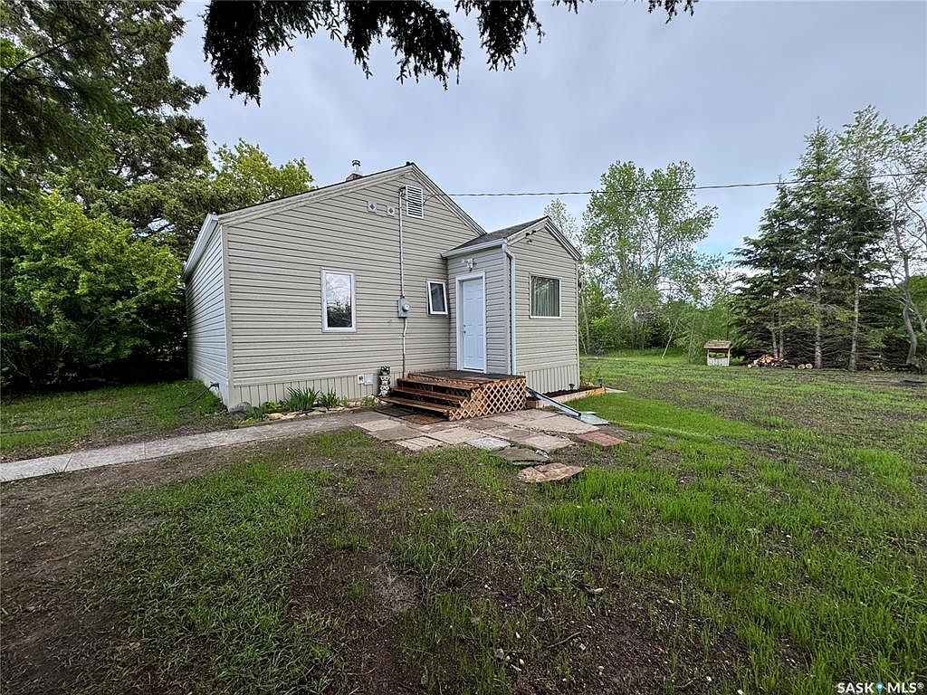 12 3rd STREET E, Hyas, SK S0A 1K0 | MLS #SK973737 | Zillow