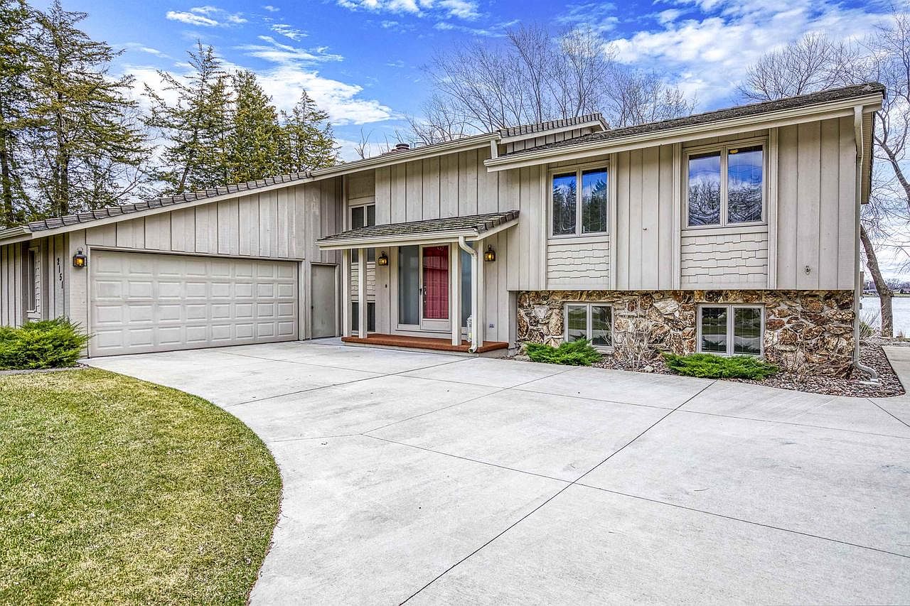 2151 SUNRISE DRIVE, Appleton, WI 54914 | MLS #50306512 | Zillow