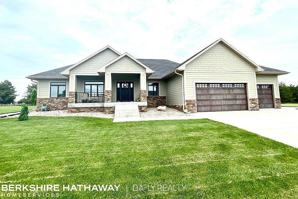 117 Platte View Dr, Phillips, NE 68865 | Zillow