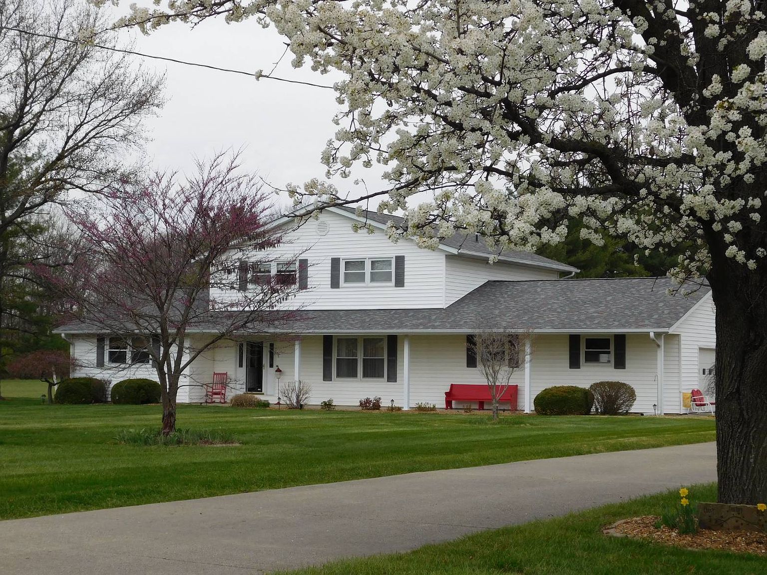 2006 E Hall St, Olney, IL 62450 | MLS #11263324 | Zillow