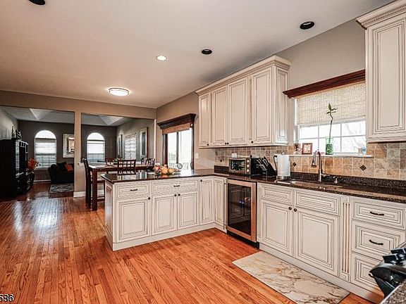 14 Staudt Ct, Somerset, NJ 08873 | Zillow