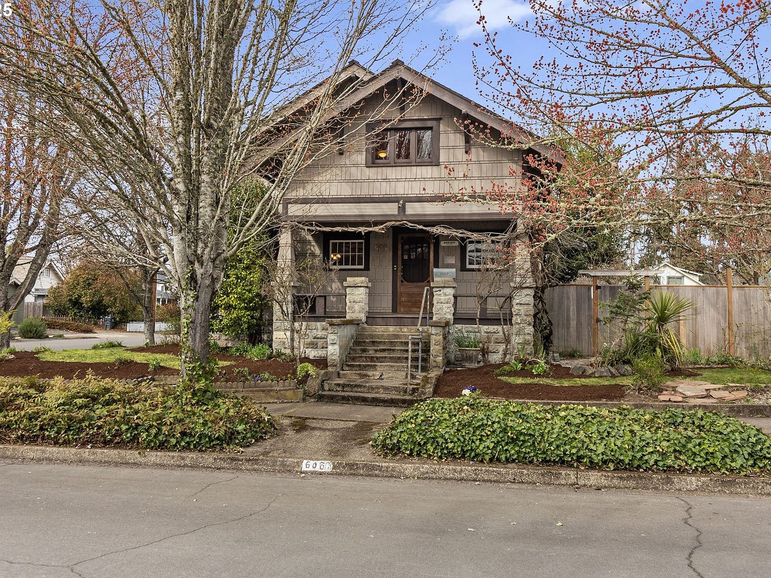 606 D St, Springfield, OR 97477 | Zillow