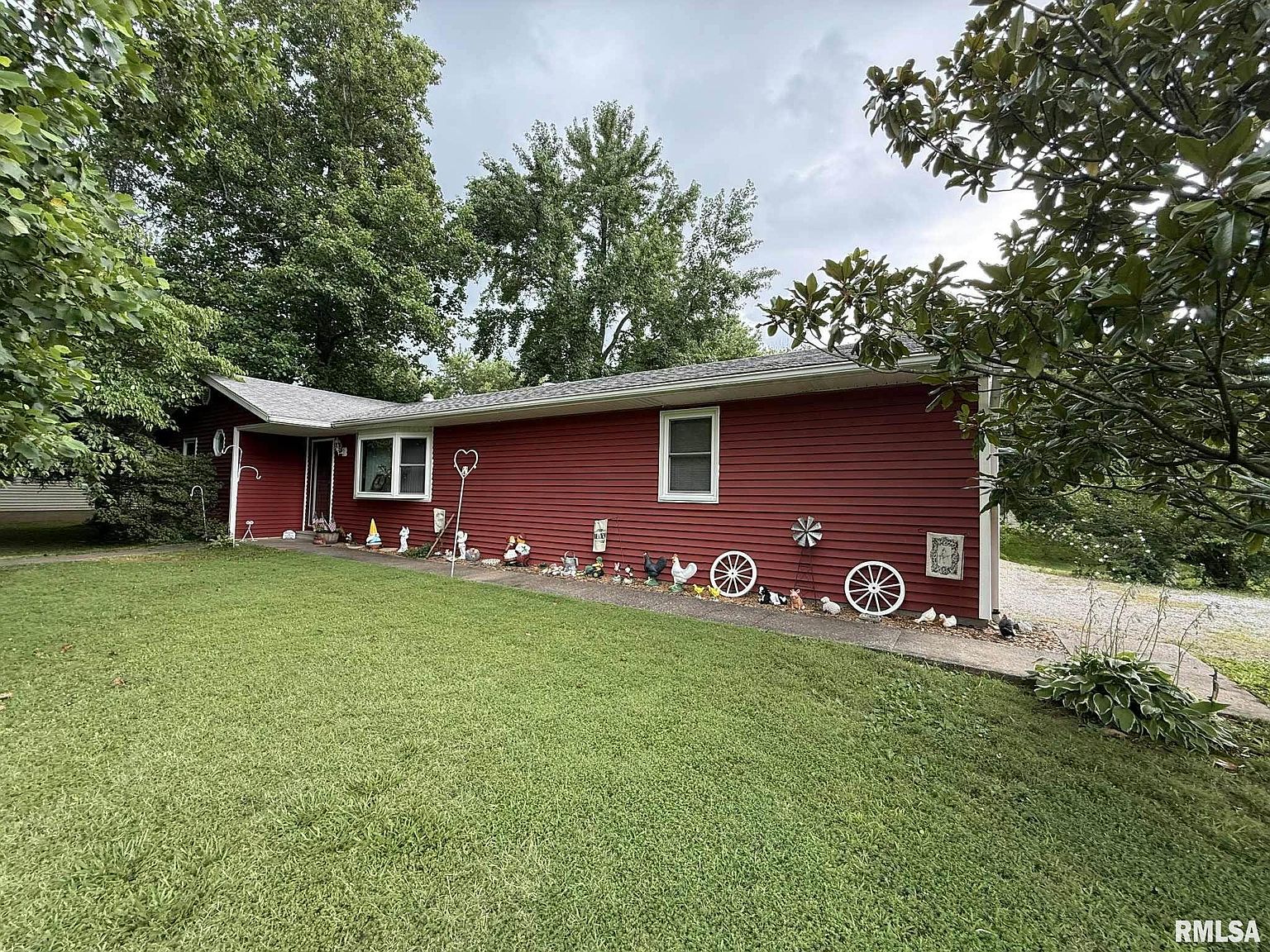 501 N Cambridge Dr, De Soto, IL 62924 | Zillow