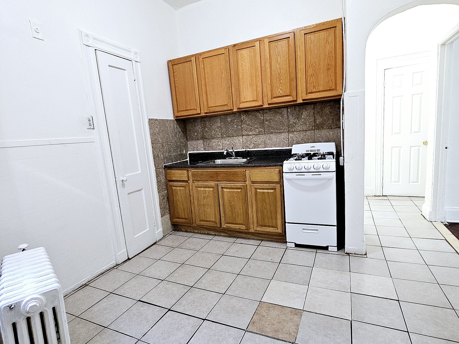 186 Ocean Ave APT 3, Jersey City, NJ 07305 | Zillow