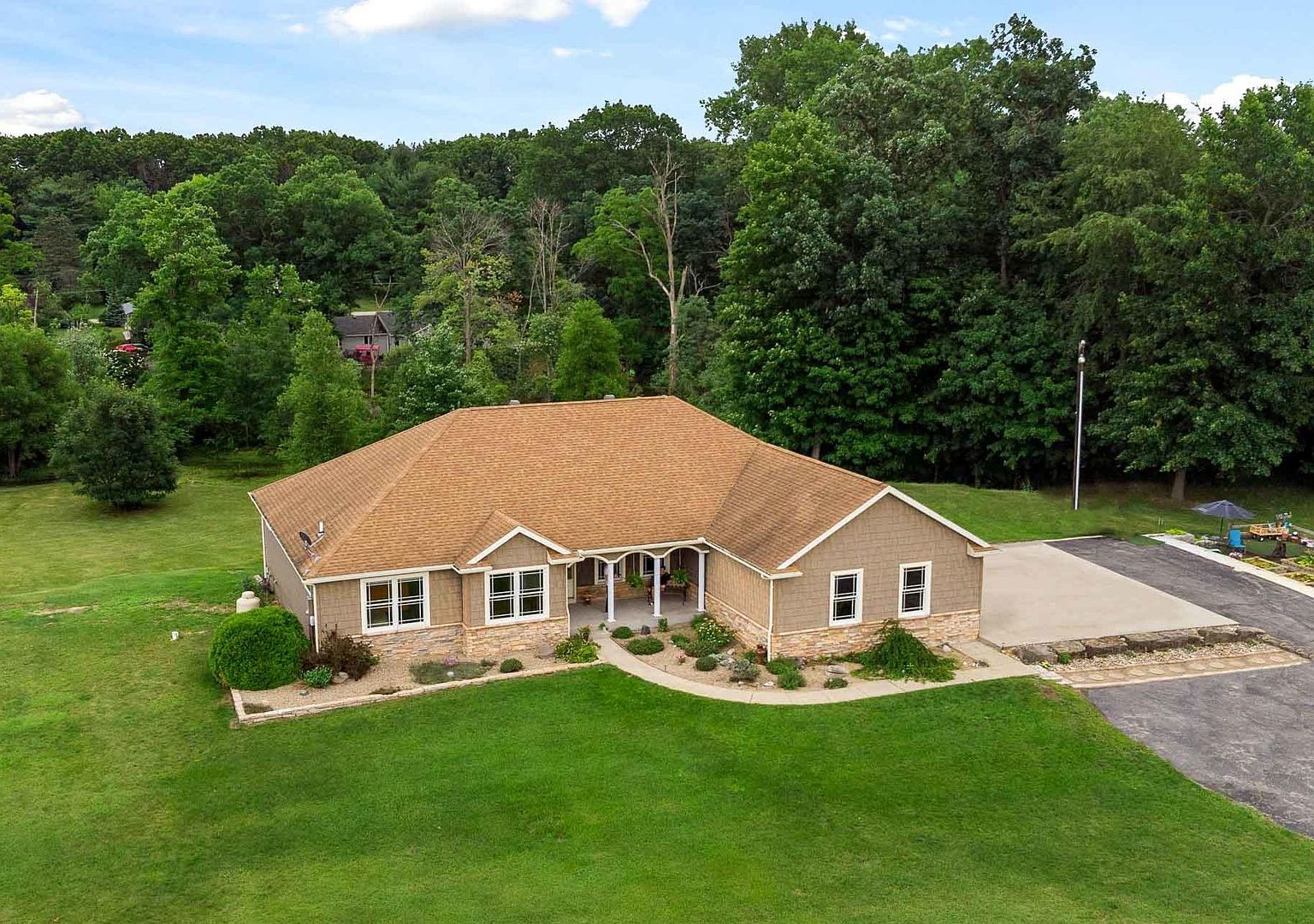 70715 Adamsville Rd, Edwardsburg, MI 49112 | Zillow