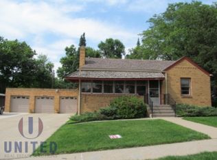 2421 S Cedar St, Sioux City, IA 51106 | Zillow
