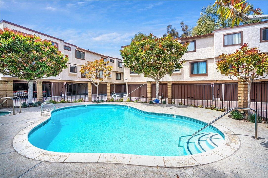 3725 Emerald St APT B, Torrance, CA 90503 | Zillow