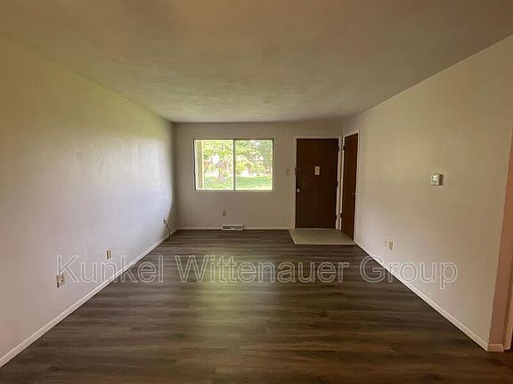 900-101 8th St, Highland, IL 62249 | Zillow