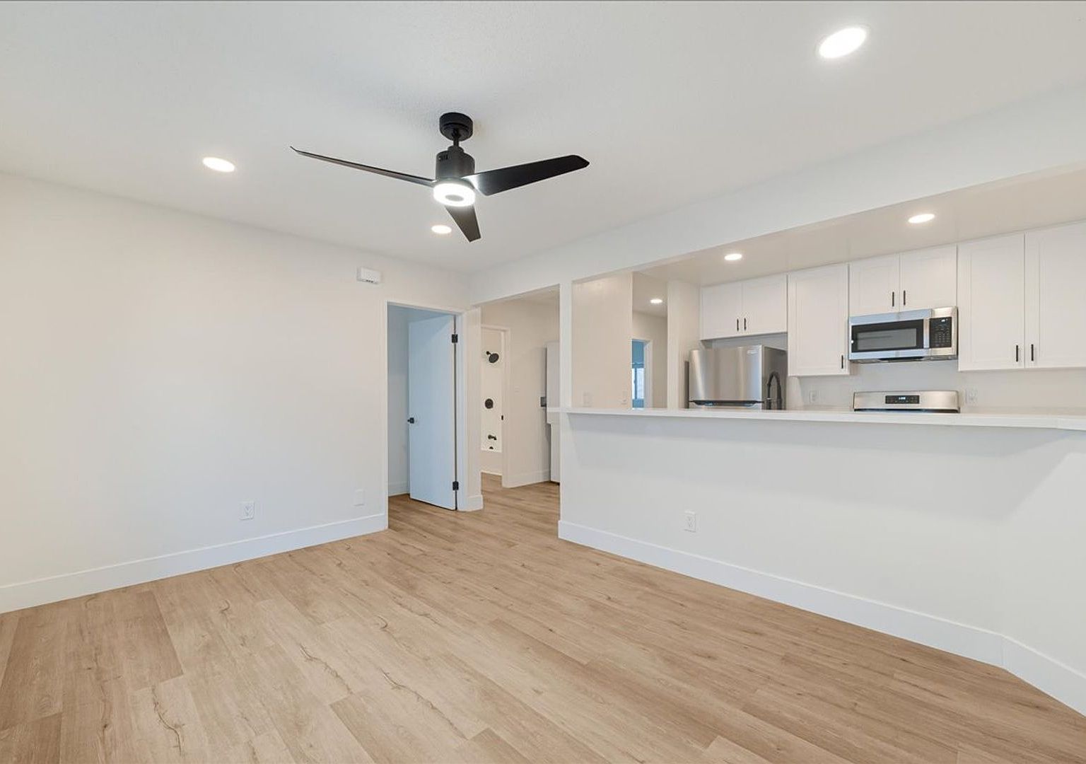 9607 S Broadway APT 3, Los Angeles, CA 90003 | Zillow