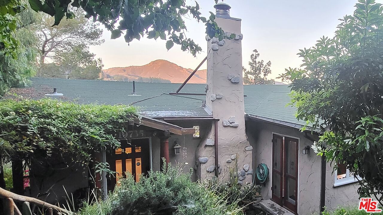 19735 Valley View Dr, Topanga, CA 90290 | MLS #23-251295 | Zillow