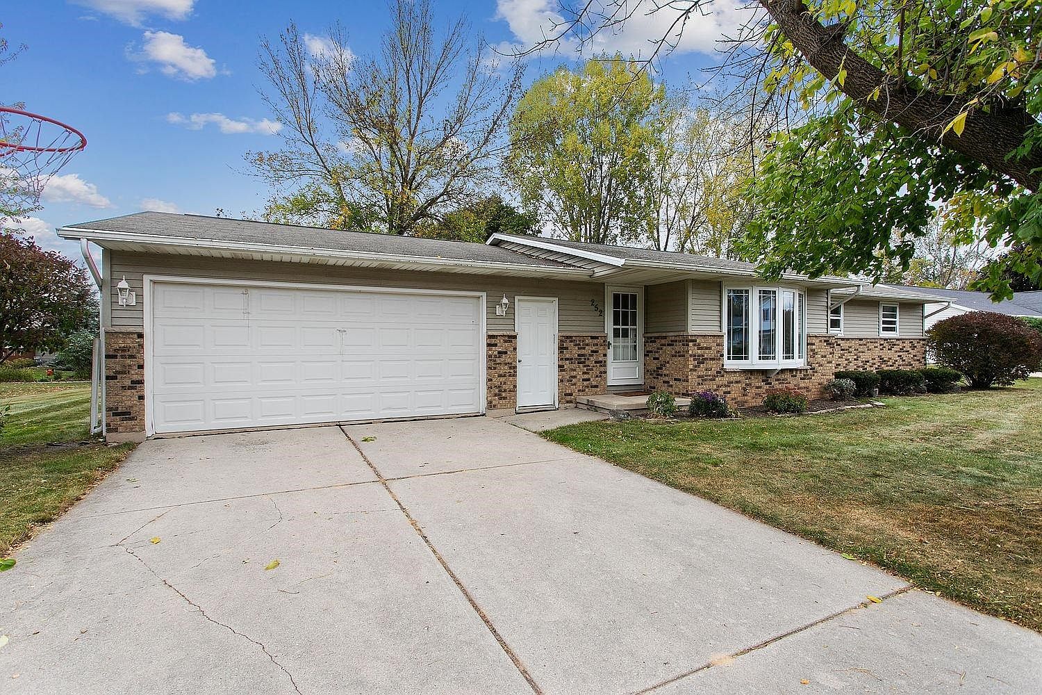 252 Valley View Dr, Brillion, WI 54110 | MLS #50282021 | Zillow