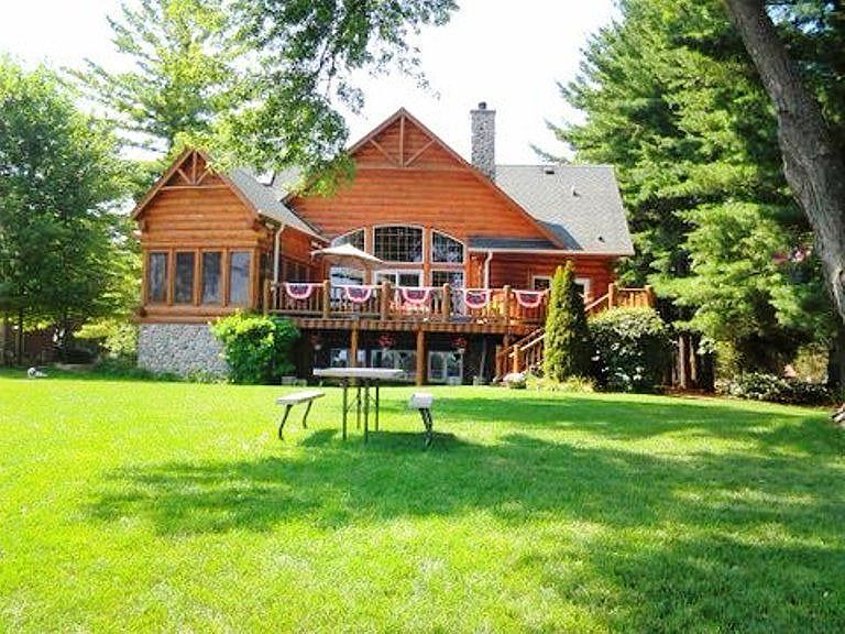 W377S5138 W Pretty Lake Rd, Dousman, WI 53118 | Zillow