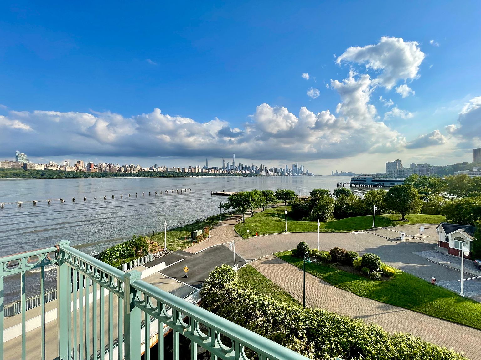 325 The Promenade #325, Edgewater, NJ 07020 | Zillow