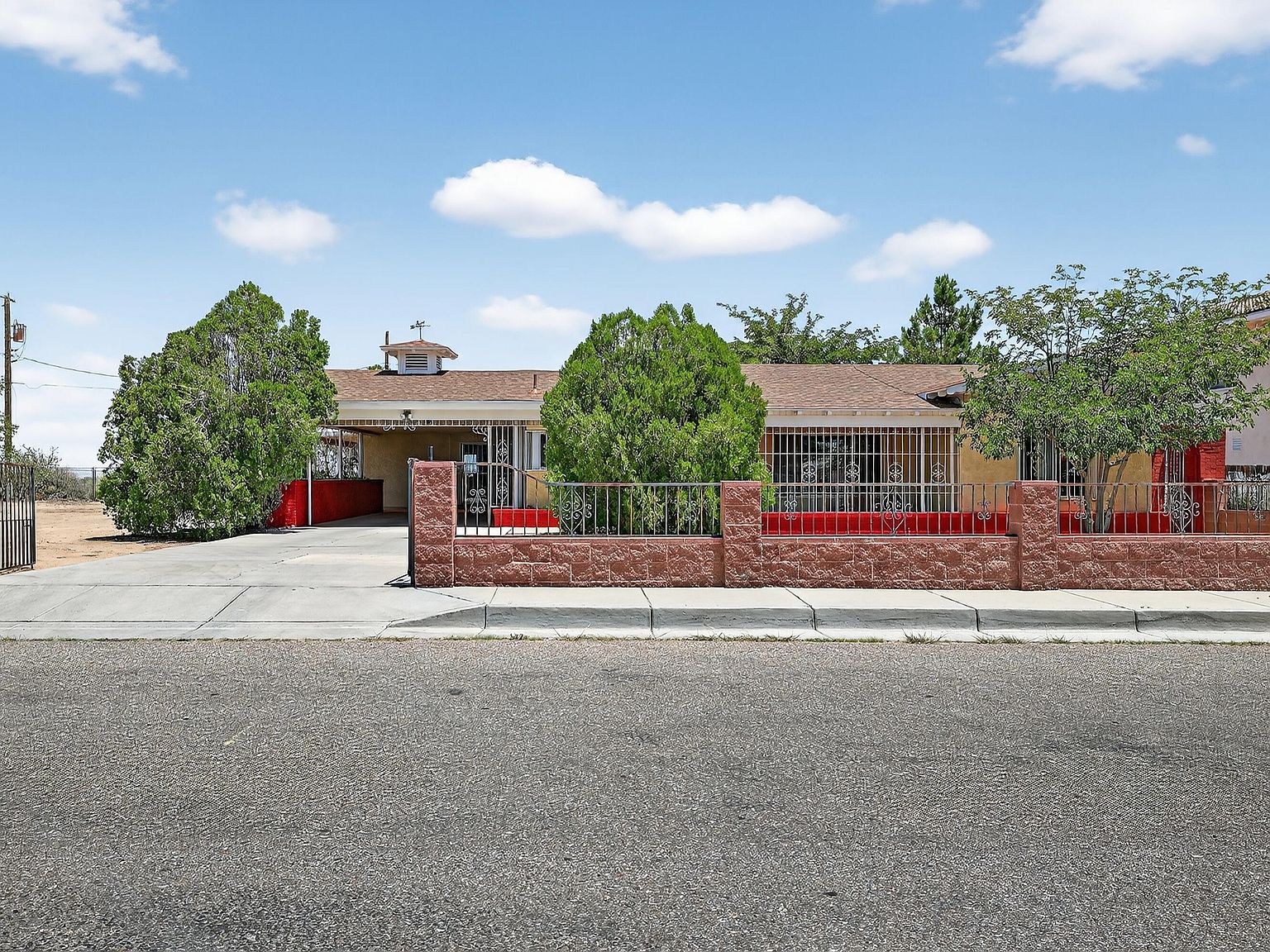 302 Crestview Dr SW, Albuquerque, NM 87105 | MLS #1087783 | Zillow