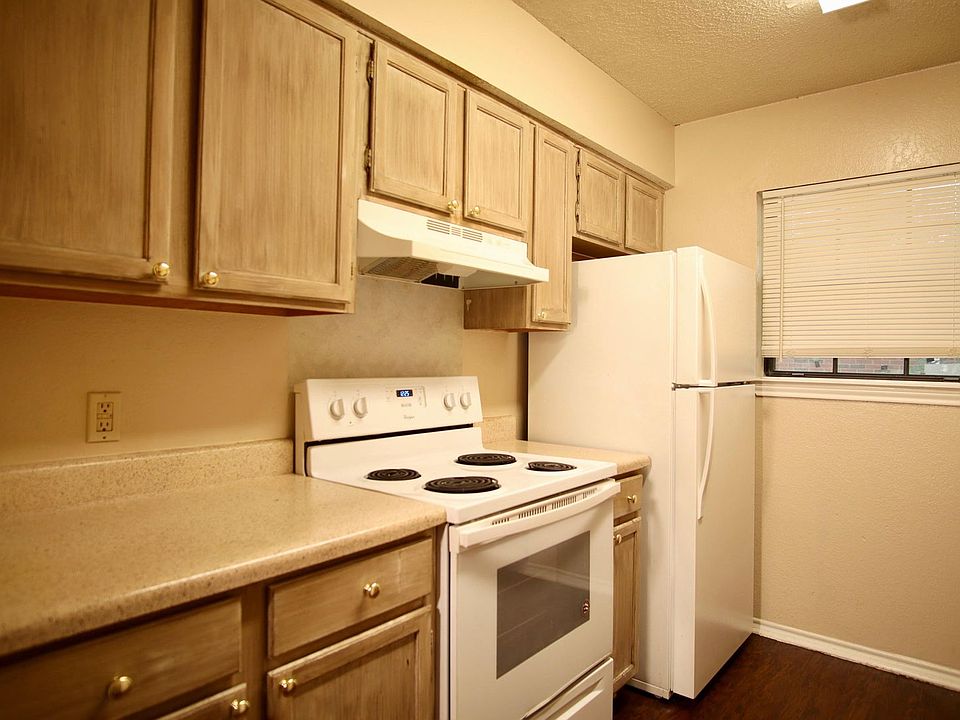 805 SE 4th St APT 105, Grand Prairie, TX 75051 | Zillow
